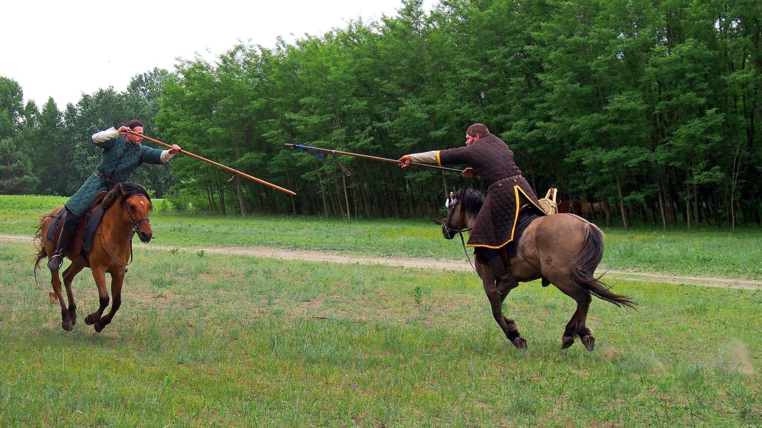 Rapier vs Longsword: Comparing and Strategizing – Path of the Sword